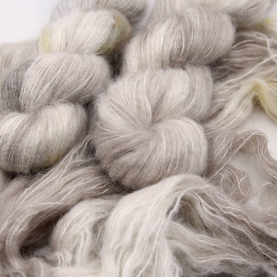 Peacock ~ Merlin ~ Merino Linen Singles – Yarn Therapy