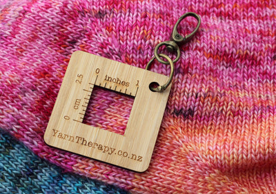 Peacock ~ Merlin ~ Merino Linen Singles – Yarn Therapy