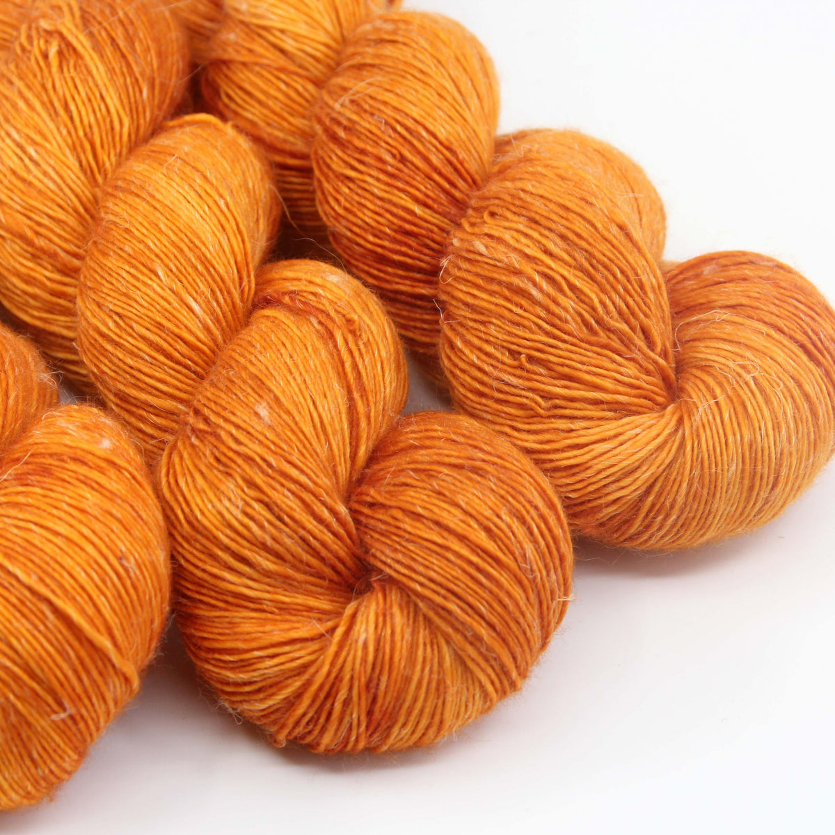 Toffee Crisp ~ Merlin ~ Merino Linen Singles – Yarn Therapy