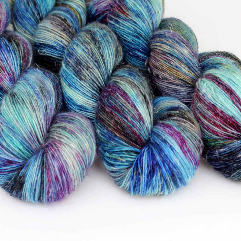 Peacock ~ Merlin ~ Merino Linen Singles – Yarn Therapy